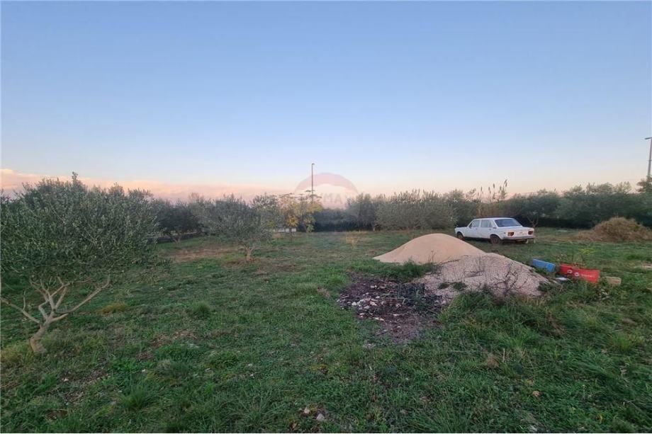 DEBELJAK - GRAĐEVINSKO ZEMLJIŠTE 1023 m2