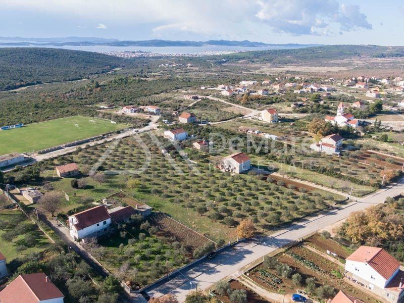 Debeljak-MOGUĆA KUPNJA MANJE KVADRATURE!