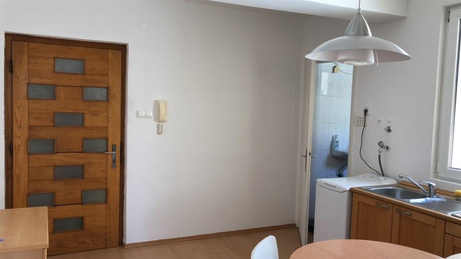 ĐORĐIĆEVA, JEDNOSOBAN STAN, 35 m2 (iznajmljivanje)