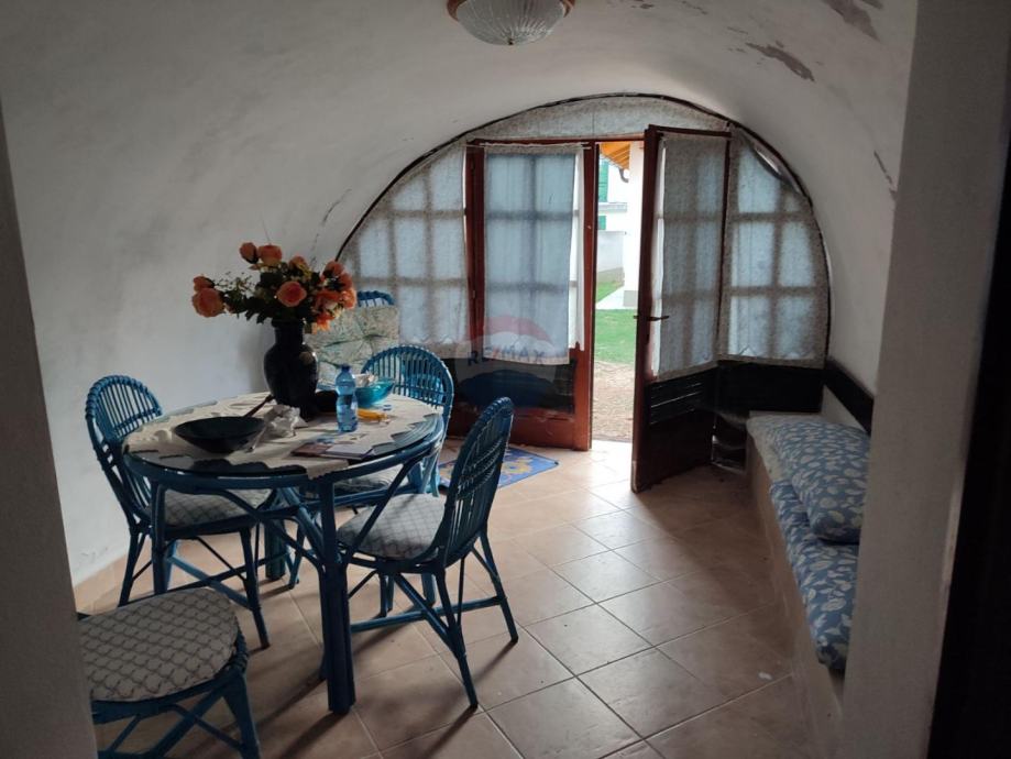 Draga Bašćanska - uređena kuća, terasa (prodaja)