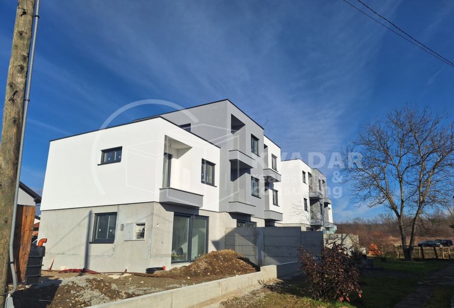 DUGO SELO / NOVOGRADNJA / PRODAJA / STAN SA VRTOM 124 m2 / 4S+DB (prodaja)
