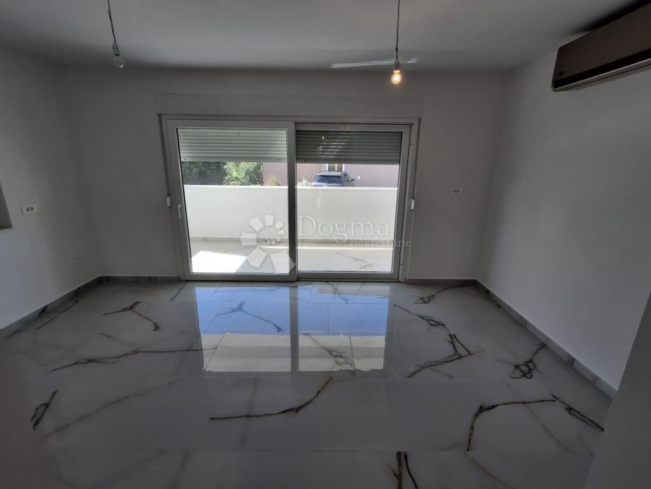 Dvoetažni apartman u Palitu sa prekrasnom krovnom terasom