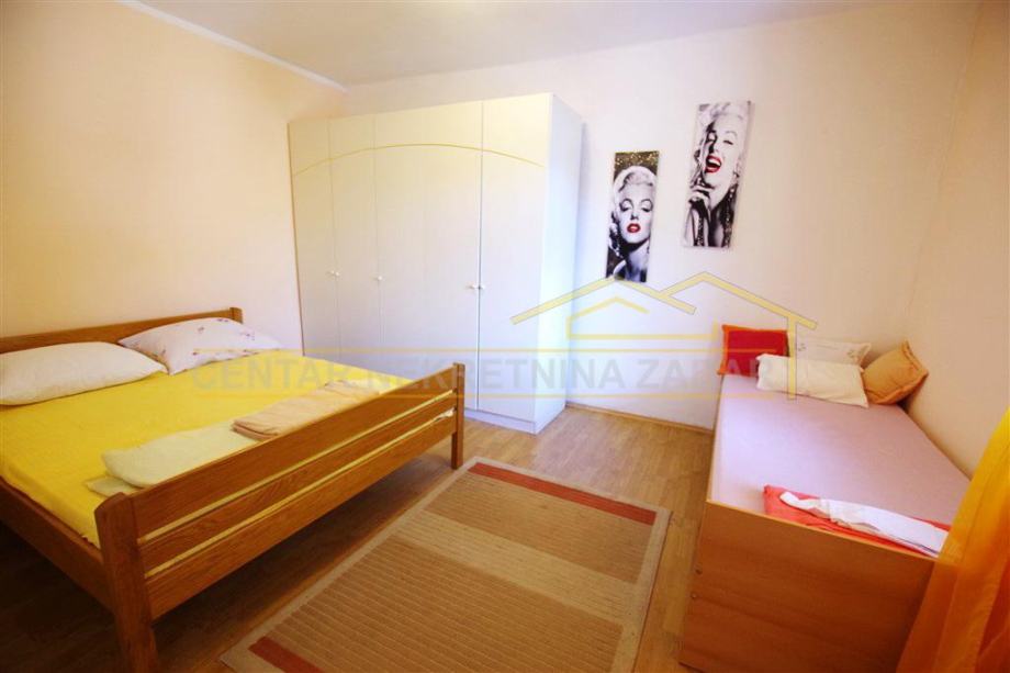 Biograd - dvojna kuća 100 m od plaže (prodaja)