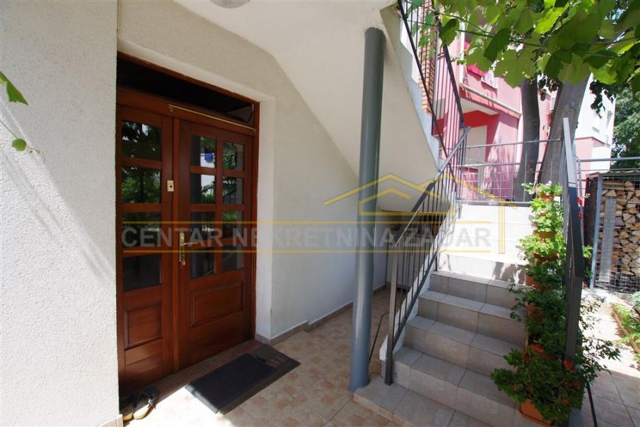 Biograd - dvojna kuća 100 m od plaže (prodaja)