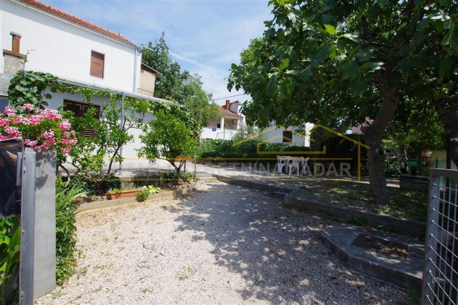 Biograd - dvojna kuća 100 m od plaže (prodaja)