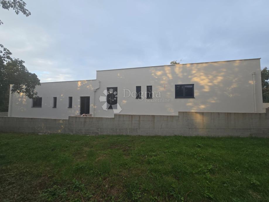 Dvojne kuće sa grijanim bazenima - Barban (prodaja)