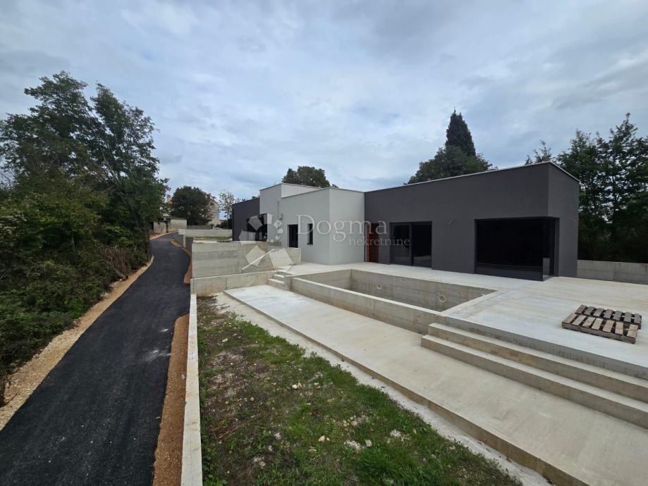 Dvojne kuće sa grijanim bazenima - Barban (prodaja)