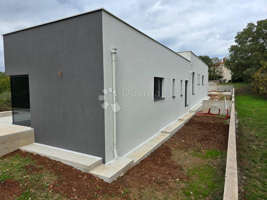 Dvojne kuće sa grijanim bazenima - Barban (prodaja)