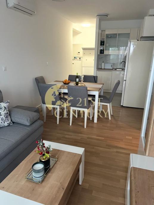 ***Dvosoban stan 50 m2, režije uključene do 15.06.*** (iznajmljivanje)