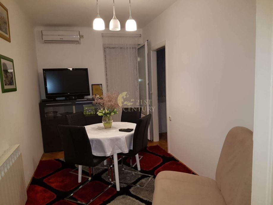 ***Dvosoban stan 50m2, centar- dugoročno*** (iznajmljivanje)