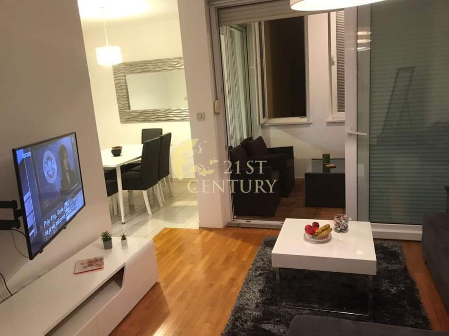 ***Dvosoban stan 70 m2, Mertojak*** (iznajmljivanje)