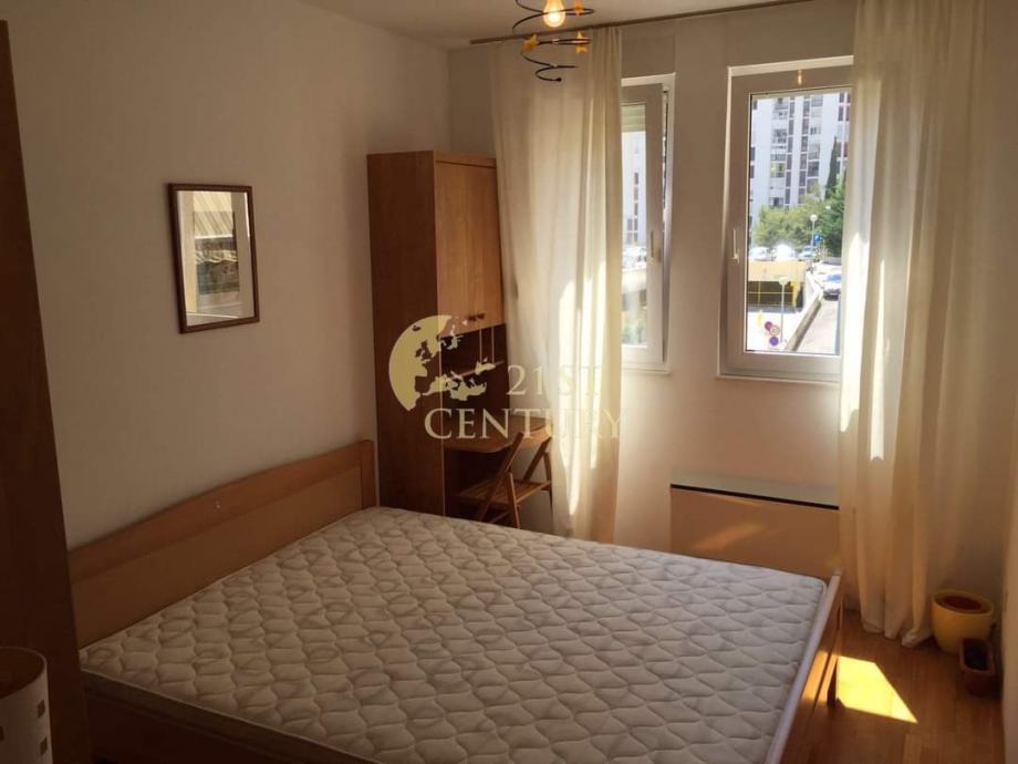 ***Dvosoban stan 70 m2, Mertojak*** (iznajmljivanje)