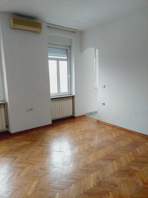 DVOSOBAN STAN U STAROJ JEZGRI ZAGREBA, PRIMORSKA ULICA - REZERVIRANO ...