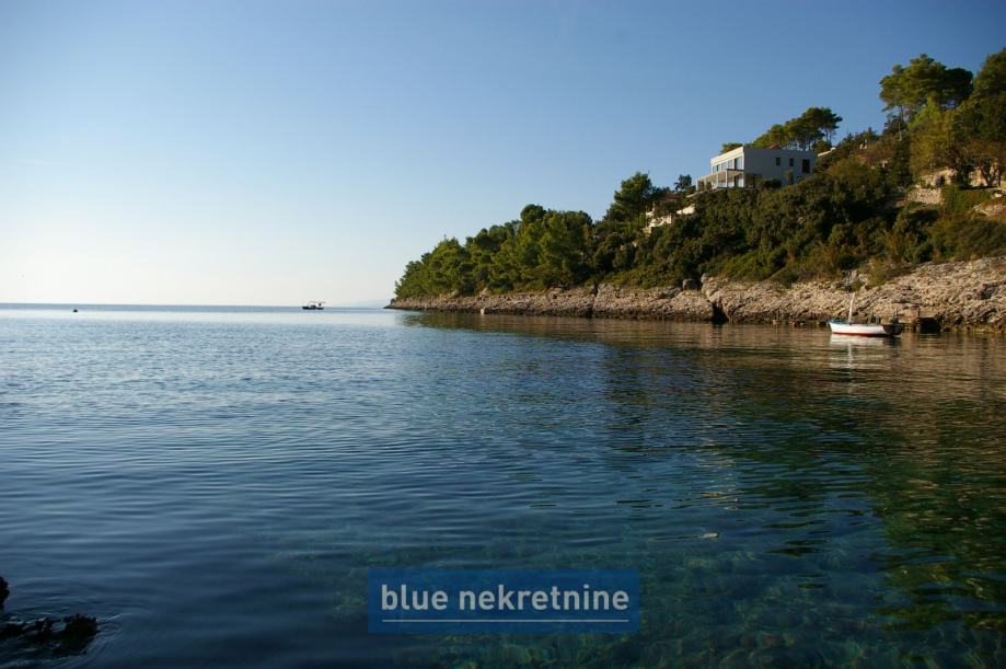 Ekskluzivna vila 292 m2 s bazenom, vezom i plažom, uvala Rasoha (prodaja)