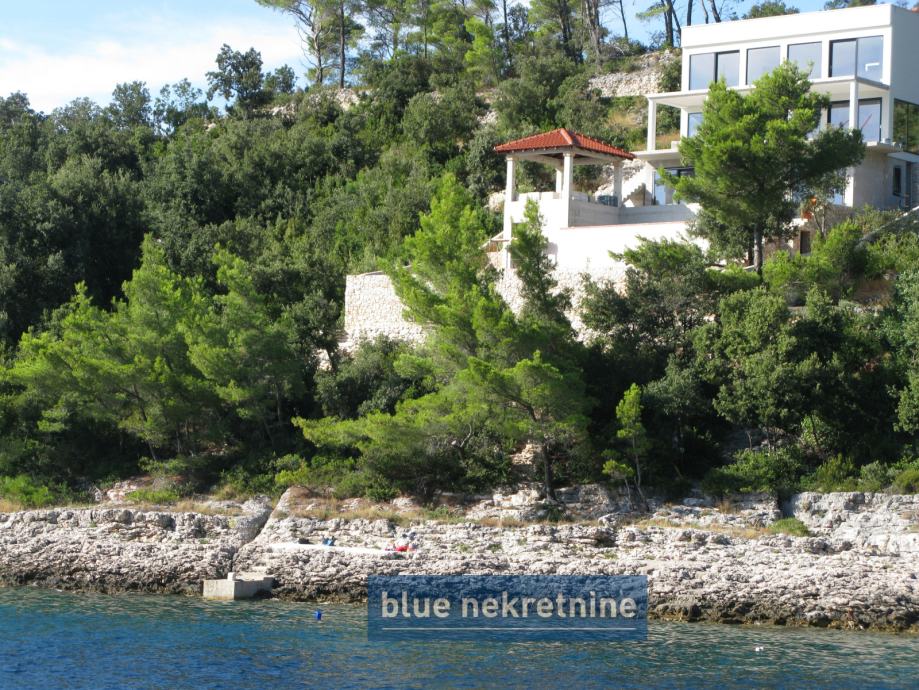 Ekskluzivna vila 292 m2 s bazenom, vezom i plažom, uvala Rasoha (prodaja)