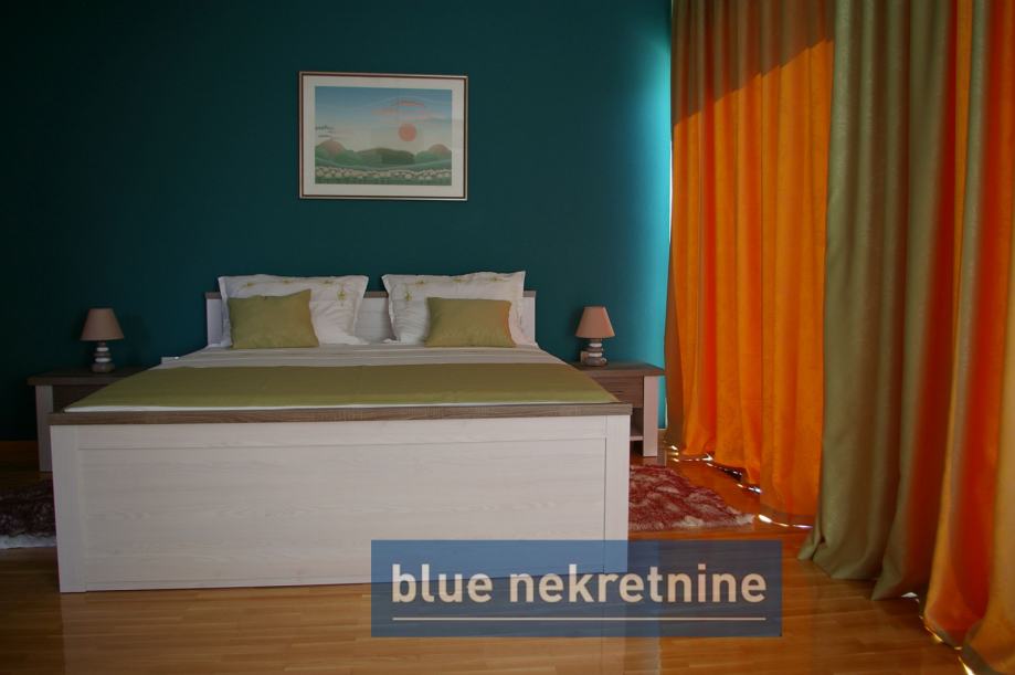 Ekskluzivna vila 292 m2 s bazenom, vezom i plažom, uvala Rasoha (prodaja)