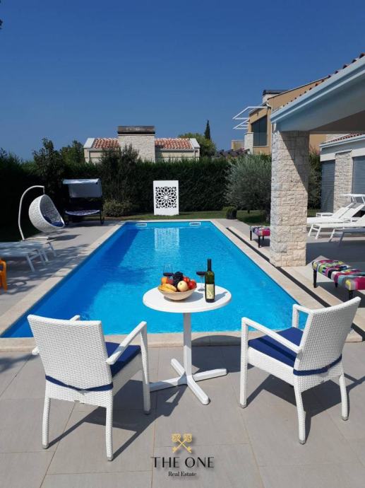 Ekskluzivna Vila S Bazenom (prodaja)