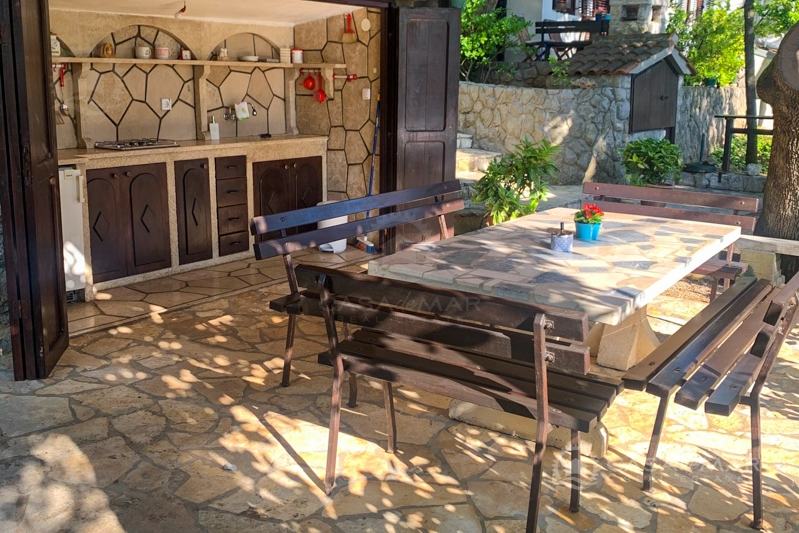 Fantastična prilika za turizam - Kuća sa 4 apartmana u blizini plaže ...