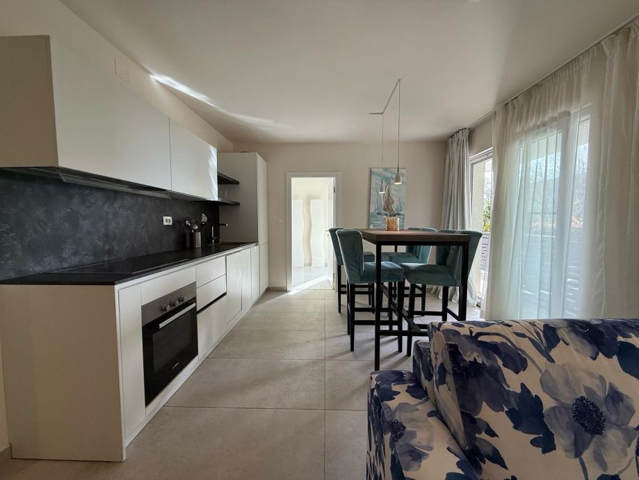 Firule, Split - JEDNOSOBAN STAN - OD 01.10. NA DUGOROČNO (iznajmljivanje)