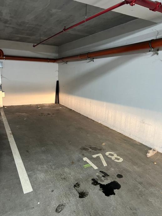 Garaža: Zagreb Lovinciceva (Ferenščica), 18 m2 (iznajmljivanje)