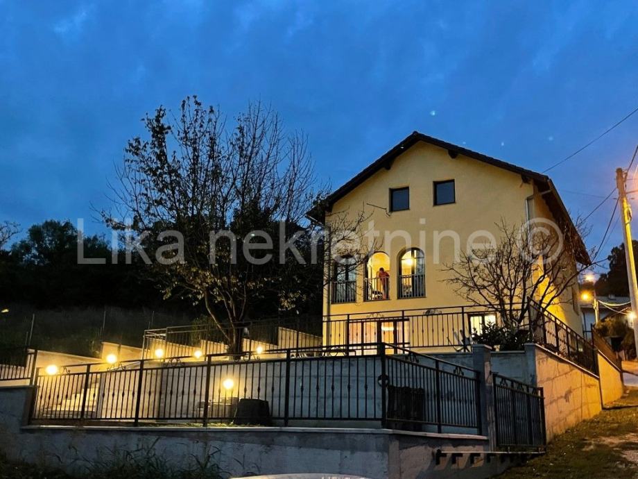 ZAGREB - GORNJI STENJEVEC, kuća, 300m2, ograđena parcela 450m2 (prodaja)