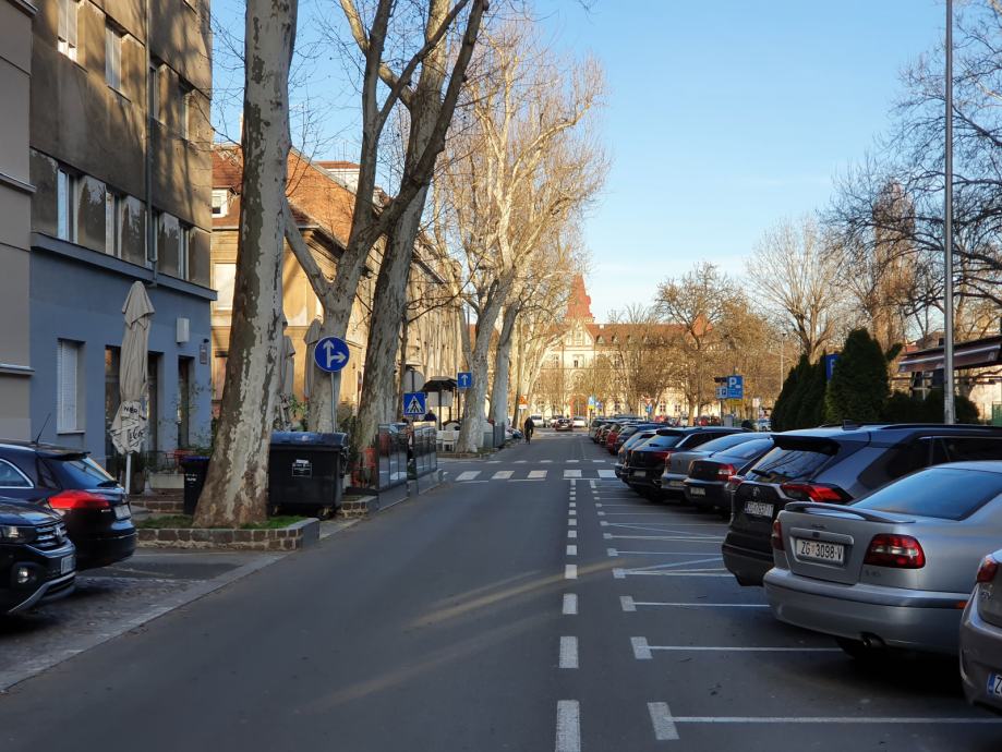 GRADA MAINZA, ADAPTIRAN POSLOVNI PROSTOR S PET PROSTORIJA (iznajmljivanje)