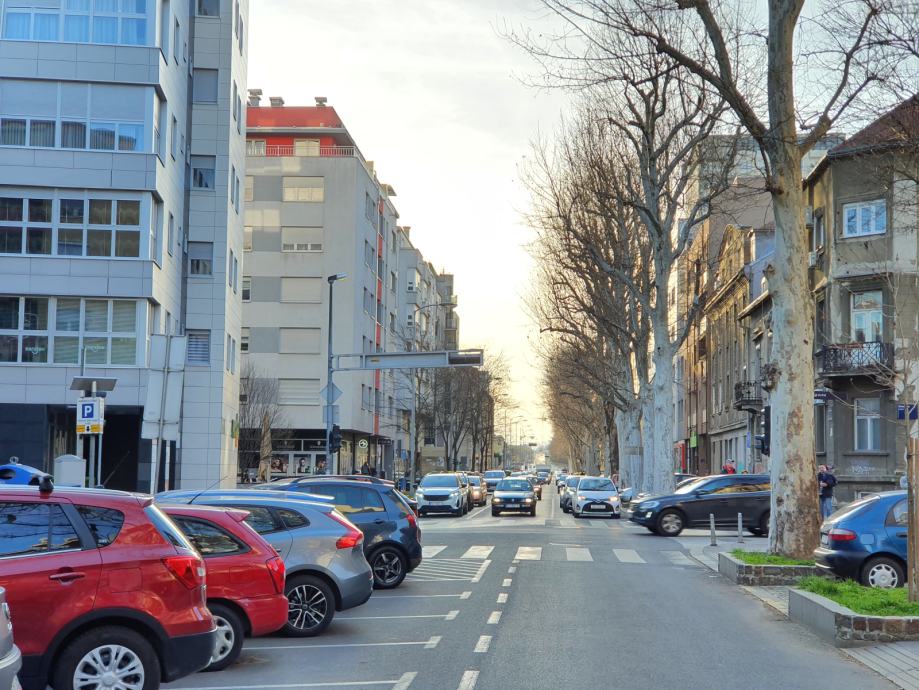 GRADA MAINZA, ADAPTIRAN POSLOVNI PROSTOR S PET PROSTORIJA (iznajmljivanje)