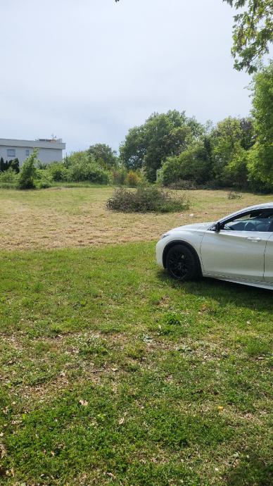 GRADEVINSKA PARCELA 895m²