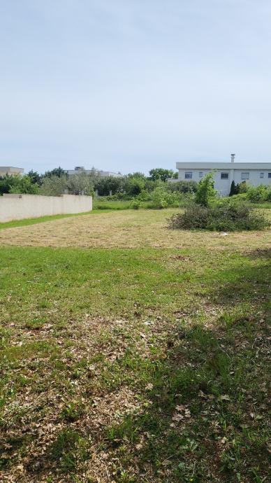 GRADEVINSKA PARCELA 895m²