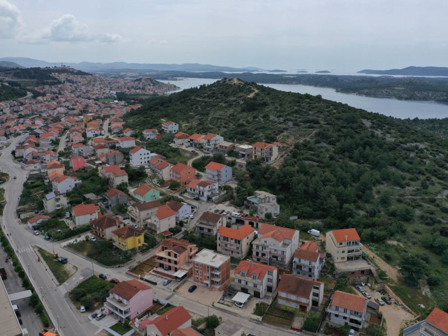 Građevinski teren u mirnom predjelu Šibenika