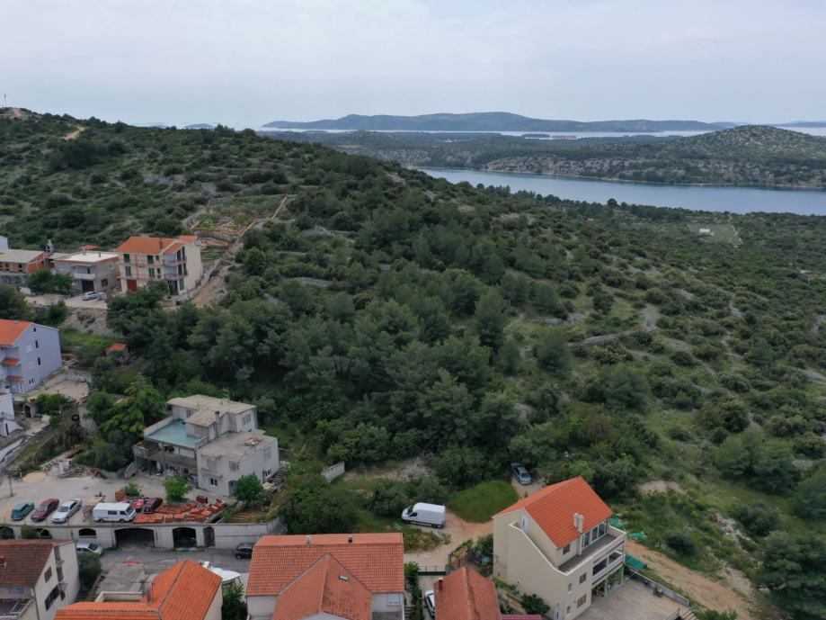 Građevinski teren u mirnom predjelu Šibenika