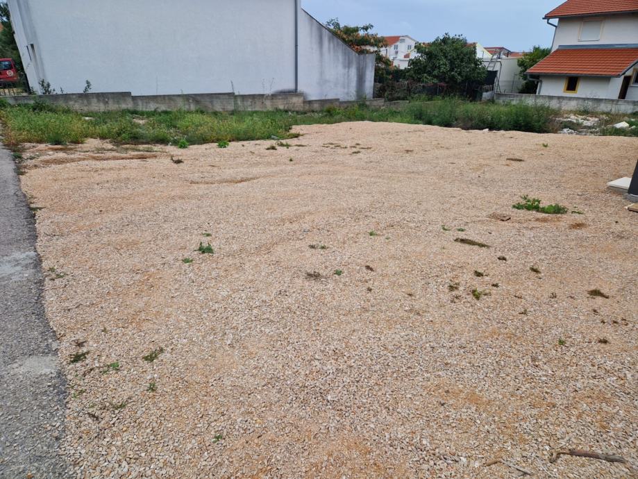 Građevinski teren pravilnog oblika, uz cestu, Vodice, 470 m2