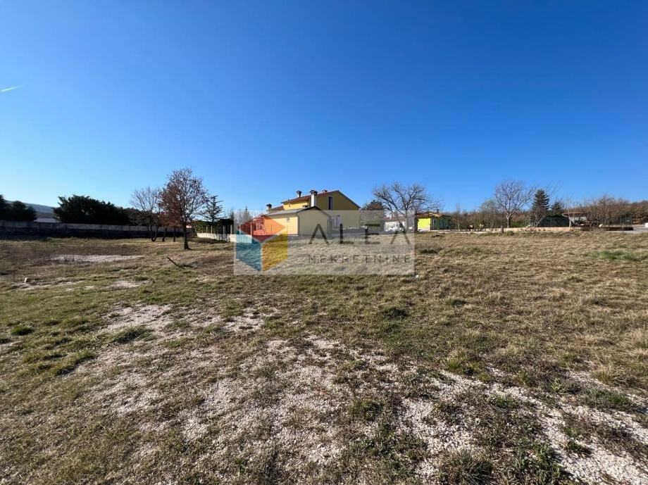 GRAĐEVINSKO ZEMLJIŠTE, 1318m2, 3 KM OD LABINA