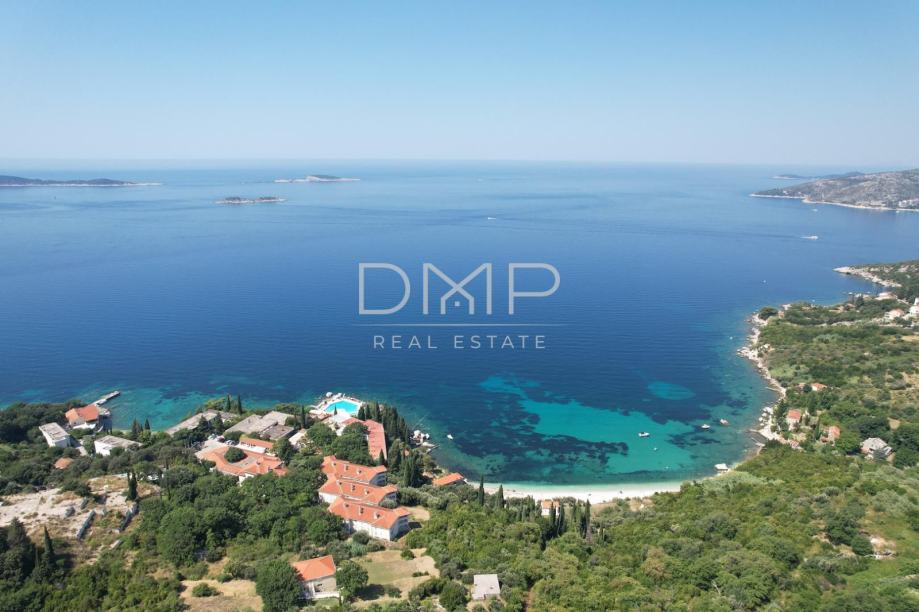 Plat, građevinsko zemljište 970m2, pogled na more