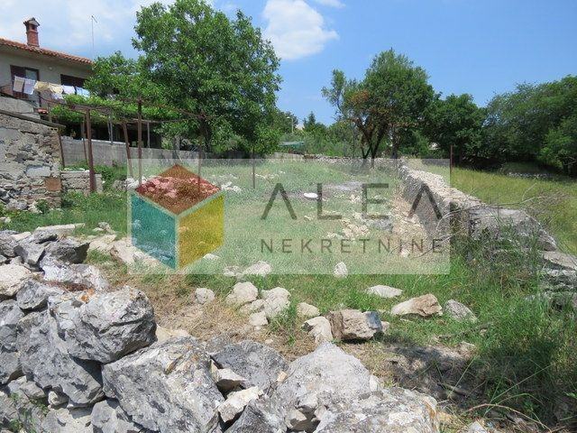 Građevinsko zemljište samo 1 km udaljeno od centra grada Labina