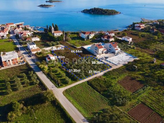 Sreser, Peljesac, građevinsko zemljište 2379 m2 PRODANO