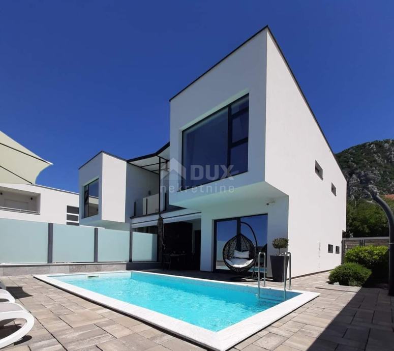 Grižane - Dvije moderne dvojne kuće s dva bazenom (prodaja)