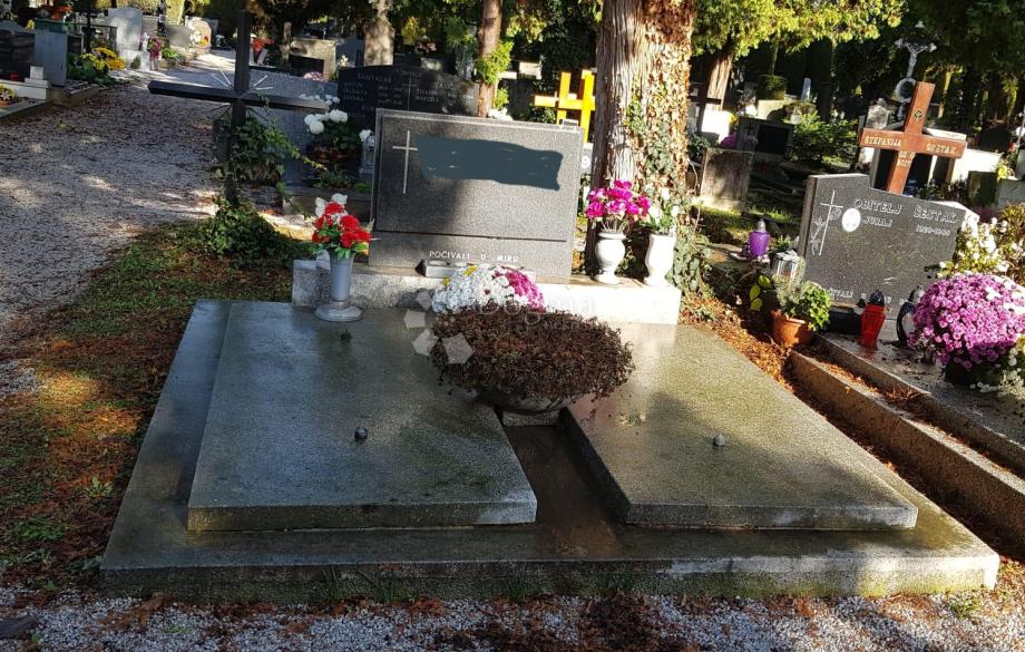 GROBNICA U STAROM DIJELU VARAŽDINSKOG GROBLJA!!! (prodaja)