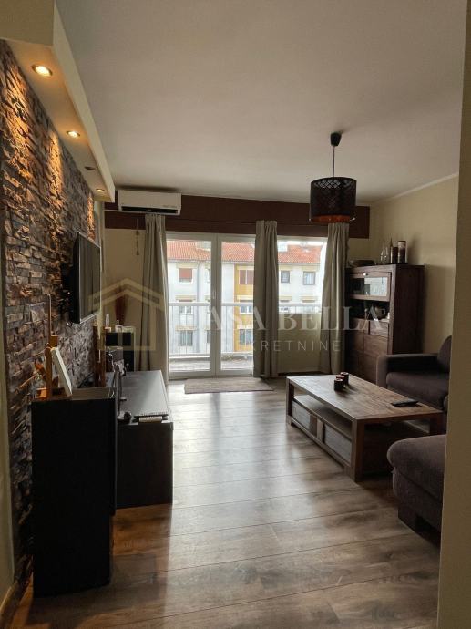 HOSTI -MODERNO UREĐEN STAN 74M2,2S+DB NA ODLIČNOJ LOKACIJI (prodaja)