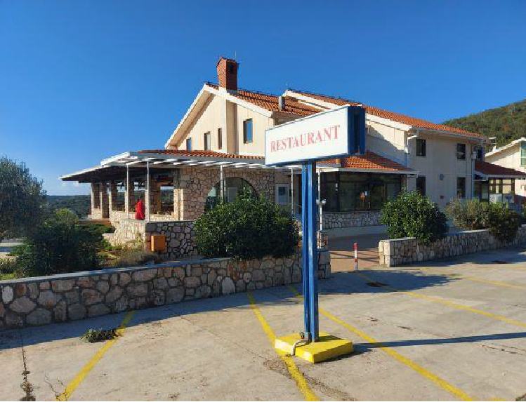 Hotel, restoran, wellness i građevinsko zemljište: Martinšćica (prodaja)