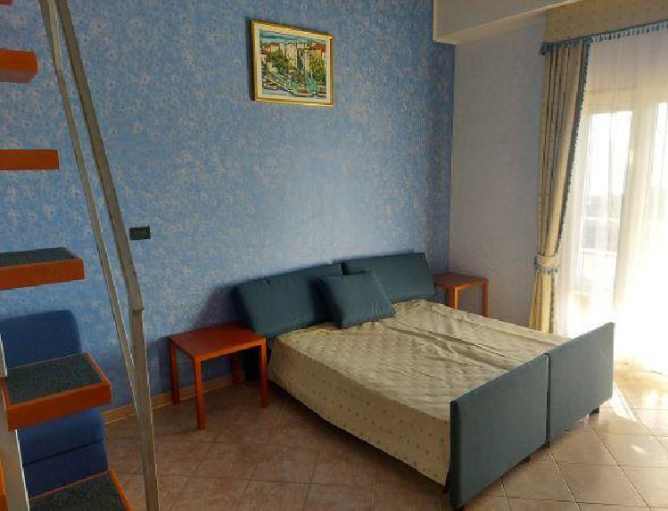 Hotel, restoran, wellness i građevinsko zemljište: Martinšćica (prodaja)