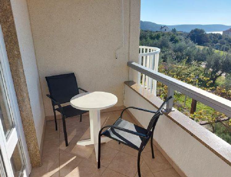 Hotel, restoran, wellness i građevinsko zemljište: Martinšćica (prodaja)