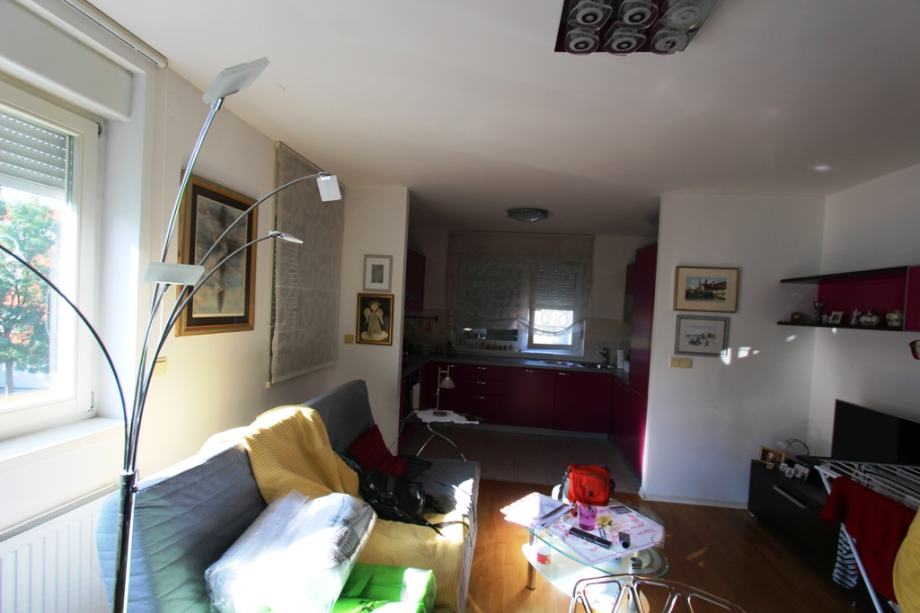 Hoto centar, 2-sobni stan 55 m2 ZAMJENA ZA SAMOBOR (prodaja)