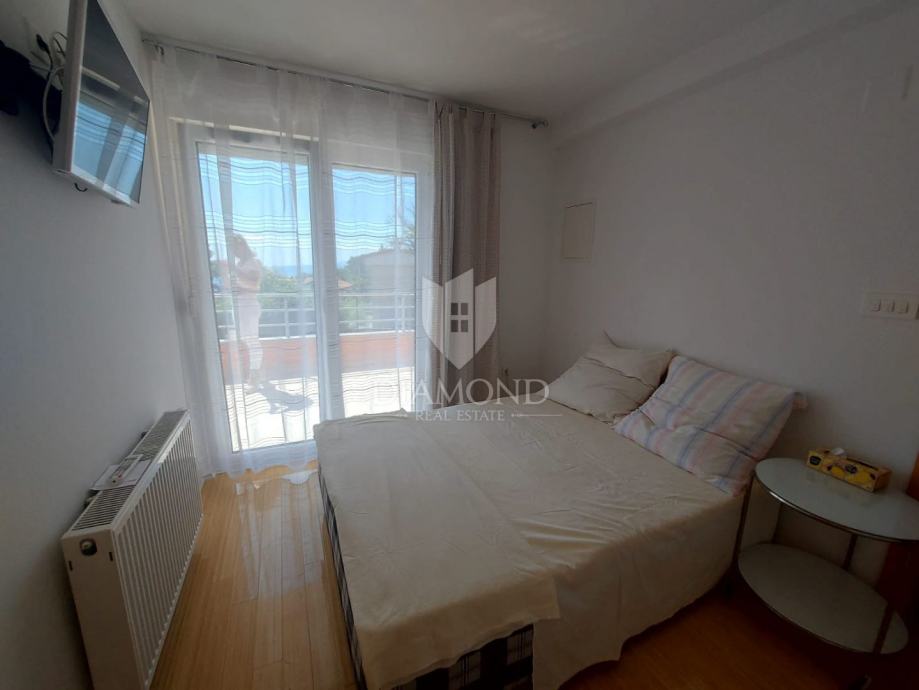 Ičići, stan na prvom katu sa prekrasnim pogledom na more (prodaja)