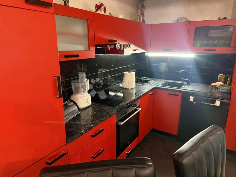 Investicijska prilika! Dvije kuće i potpuno opremljena farma pilića ...