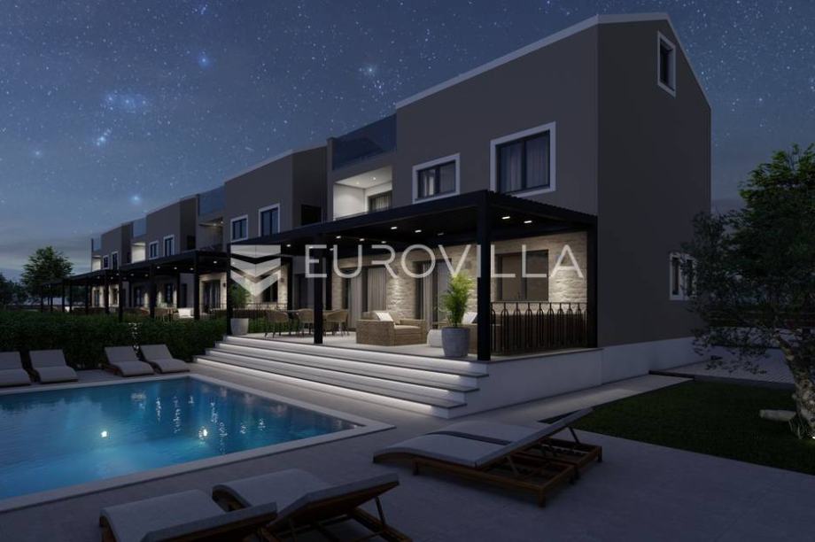 Istra, Baderna, kuća u nizu s vlastitim bazenom i pogledom na more ...