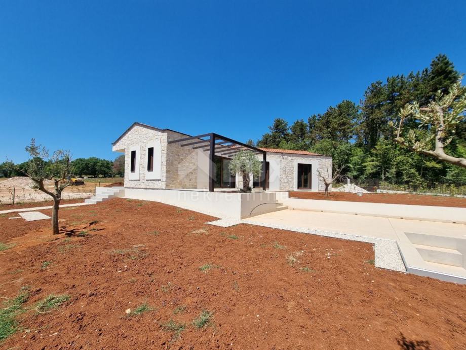 ISTRA, BADERNA - Luksuzna novosagrađena prizemnica (prodaja)