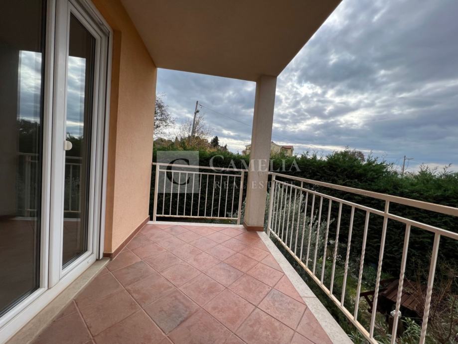 Istra Baderna šarmantan stan u zgradi sa bazenom! (prodaja)