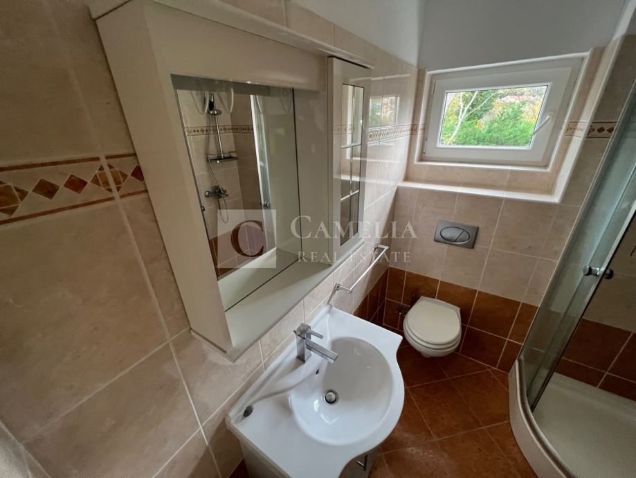 Istra Baderna šarmantan stan u zgradi sa bazenom! (prodaja)