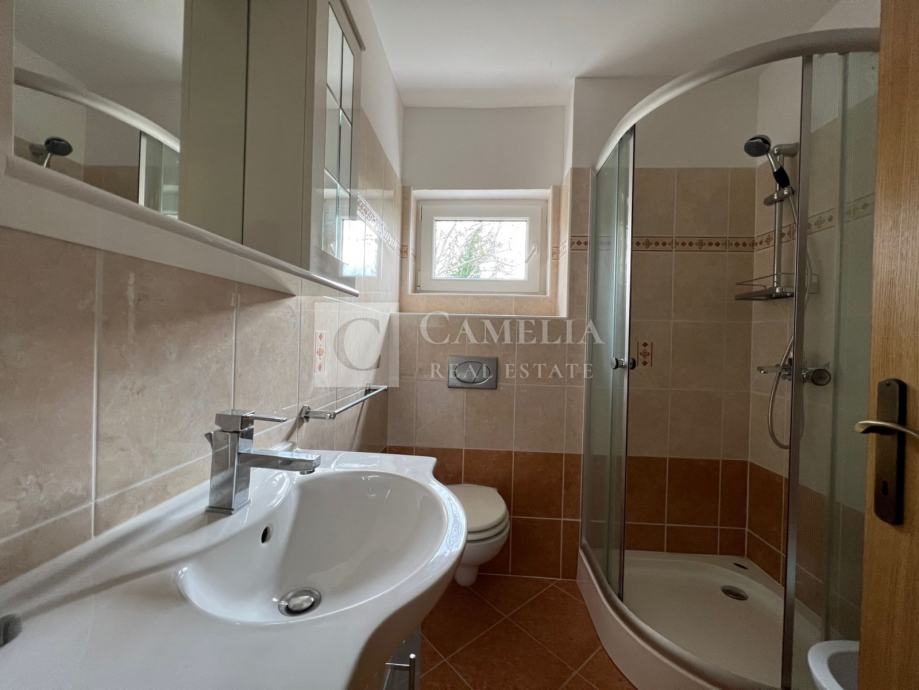 Istra Baderna šarmantan stan u zgradi sa bazenom! (prodaja)